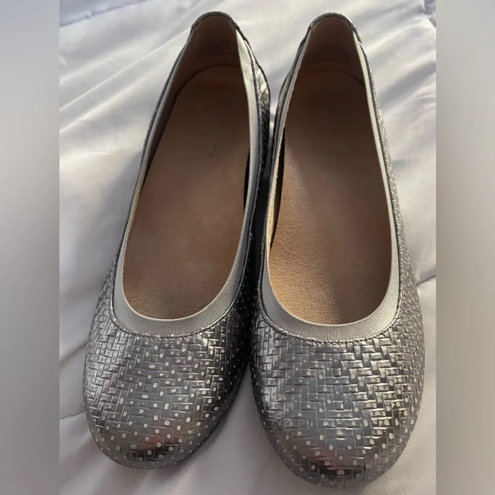 Vionic | Shoes | Vionic Ballet Flats Anita Shoes Size 8d Silver Arch ...